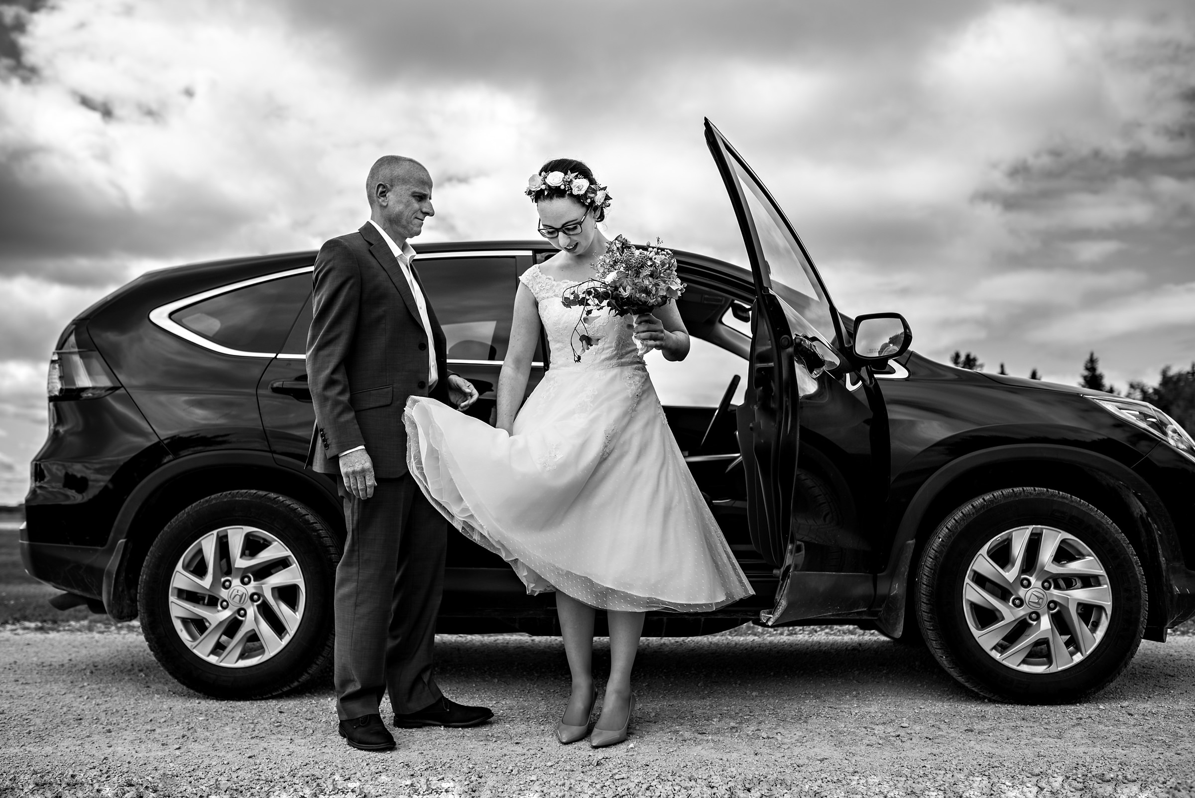 Wedding Portraits with Cars | World’s Best Wedding Photography