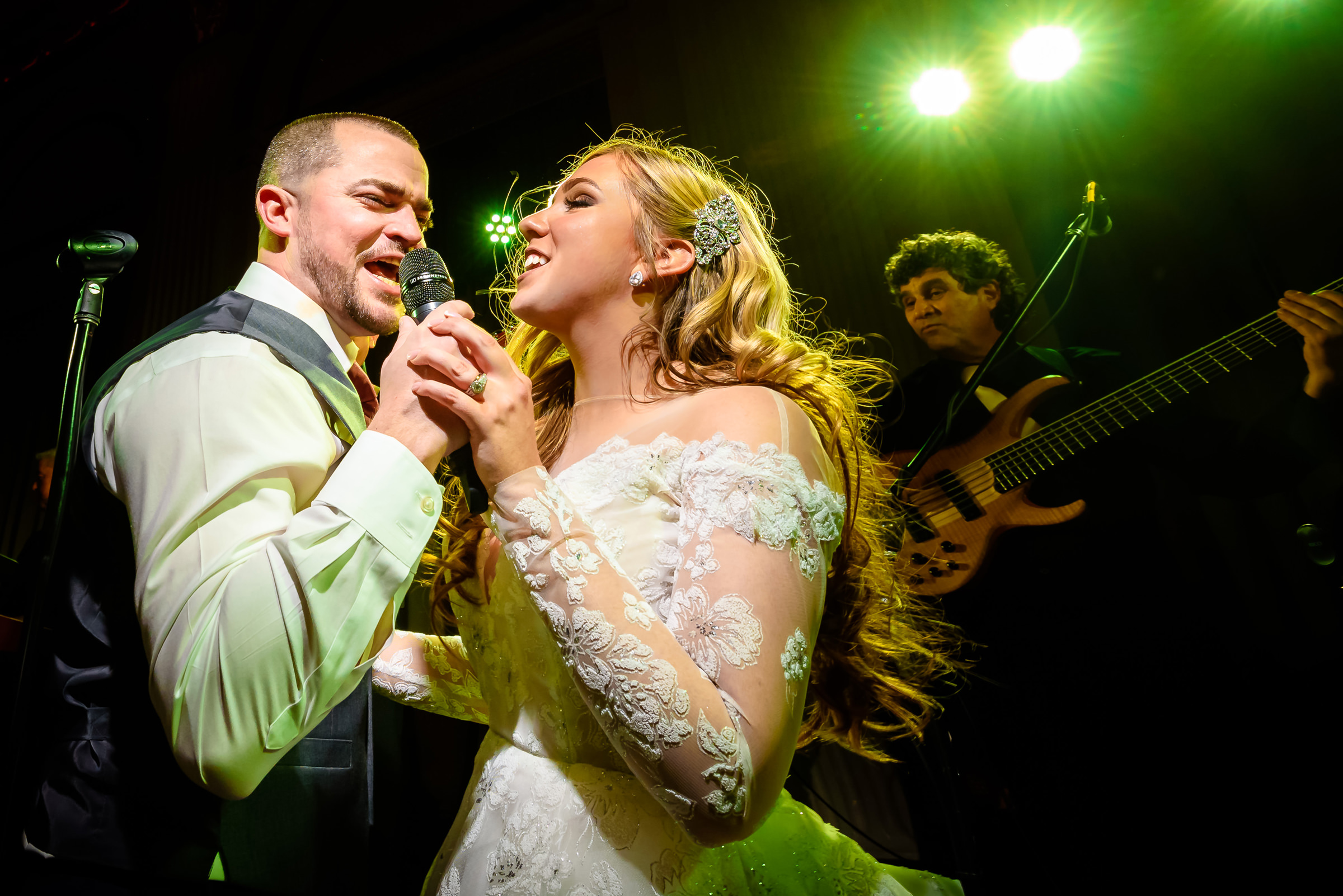 Bride and groom sing at mic - photo by Nick & Kelly Photography