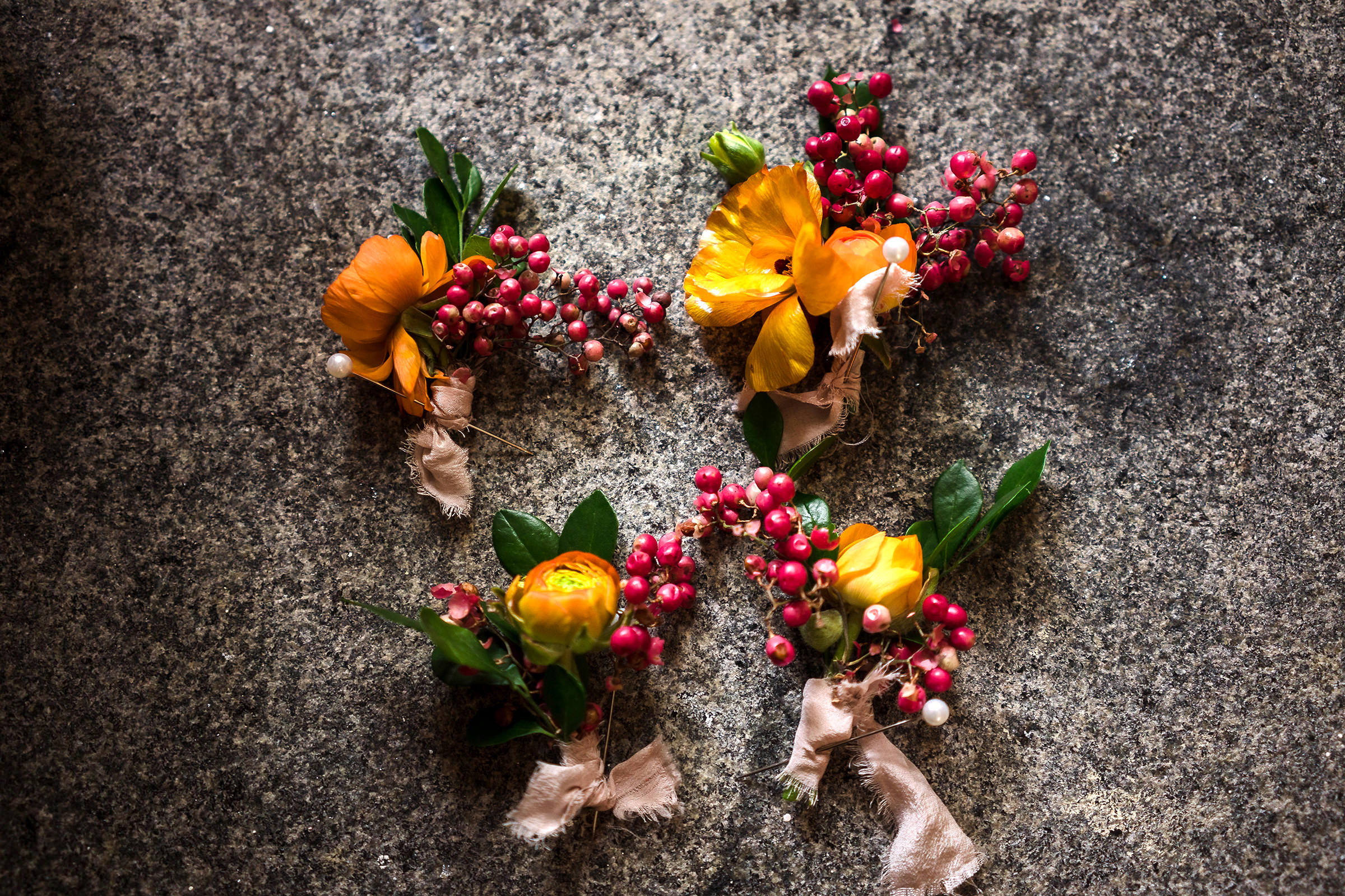 Detail of colorful boutonnieres - photo by Citlalli Rico Photography
