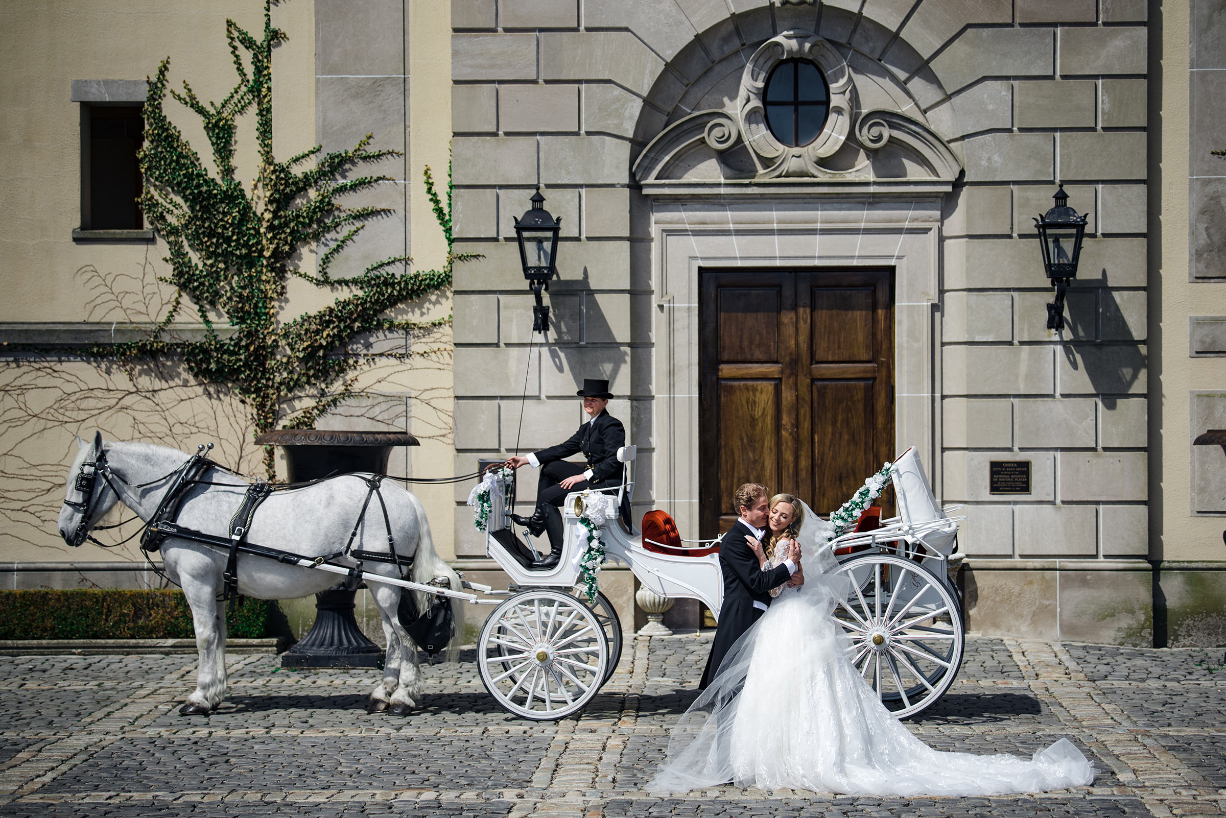 Oheka Castle bride and groom in front of horse and carriage - Iryna ...