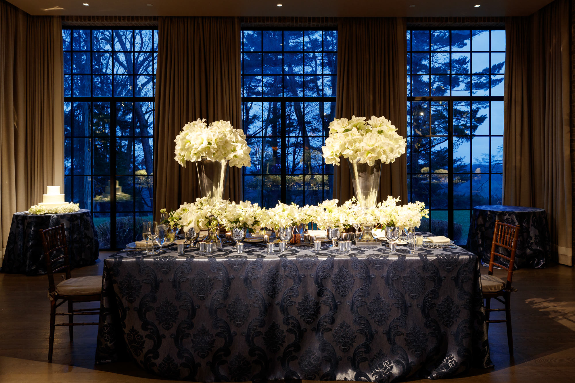 Double floral centerpiece on entrance table - photo by Berit Bizjak ...
