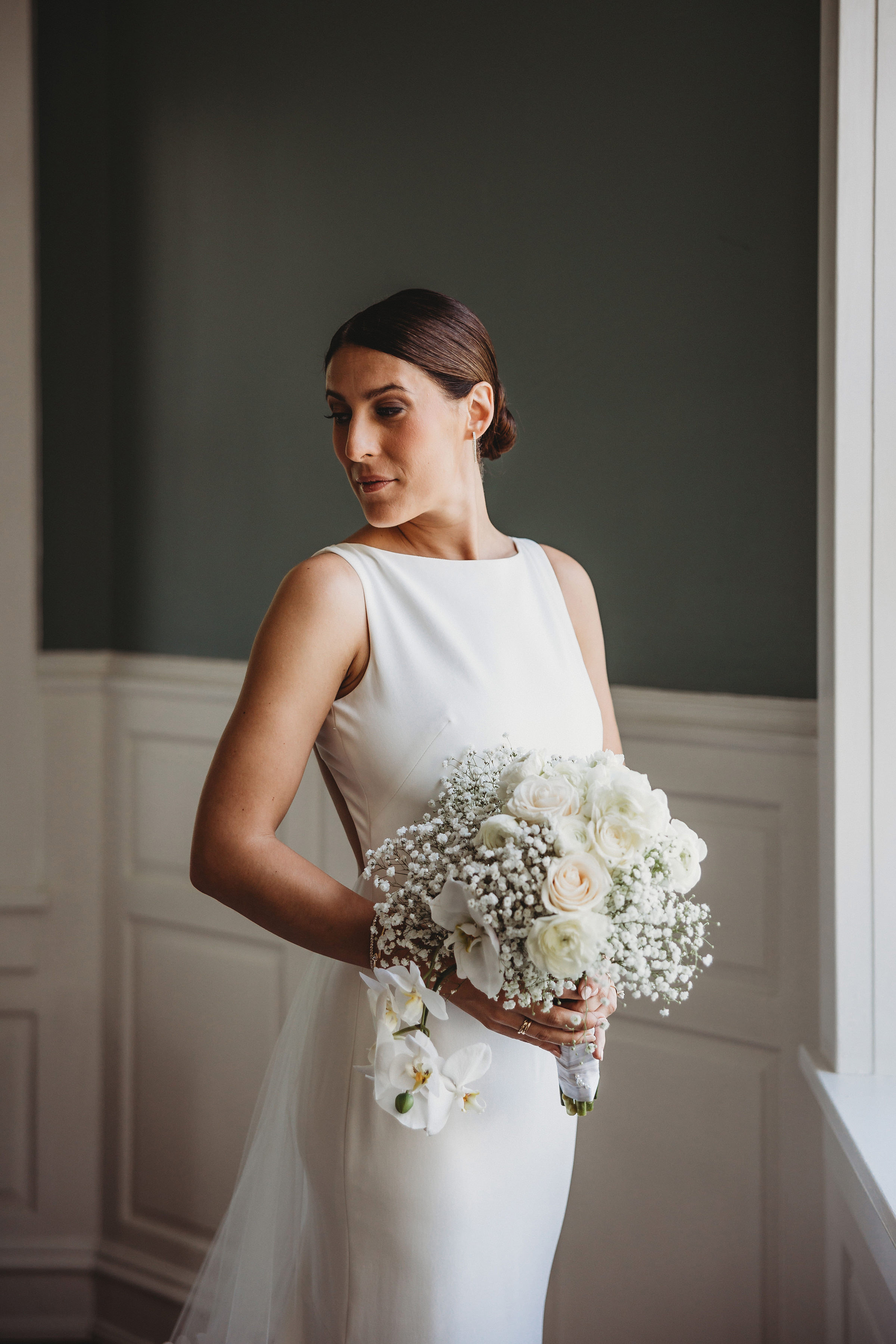 Indoor bride portrait, photo by Carrie Kizuka Photography